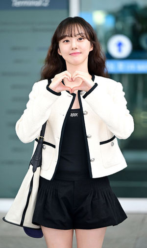 [사진]박세완, '예쁜 미소에 하트까지' - OSEN