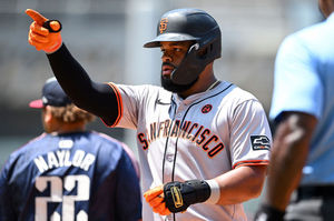 KBO리거 형이 버팀목 됐나…"SF의 생명줄" 이정후 대체자에서 올스타까지, 이런 대반전 신화가 있을까 - OSEN