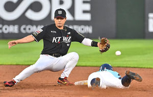 [사진] 황성빈, 도루는 당연하지 - OSEN