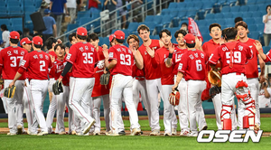 SSG 무서운 천적 본능, 7-0 뒤집혀도 빅이닝 재역전...테스형 빛바랜 만루포 [광주 리뷰] - OSEN