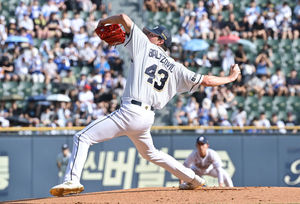 196cm가 156km 내리꽂았다…두산 발라조빅, 데뷔전 4⅔이닝 KKKKKK 1실점 '기대감 UP' [오!쎈 잠실] - OSEN