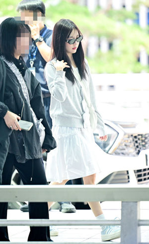 [사진]에스파 닝닝, '청순 매력 쓸어넘기며' - OSEN