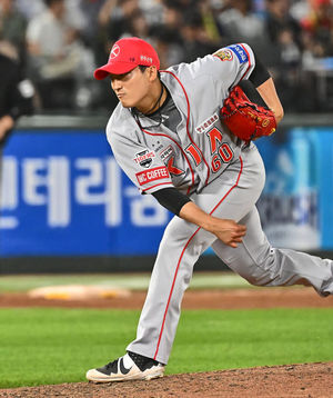 한화가 2점대 필승조, 10홈런 외야수 받고 KIA에 보낸 151km 유망주…대전에서 선발 복귀전 - OSEN