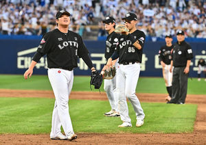 [사진] 베이스 커버 들어가지 않은 한현희, 왜? - OSEN