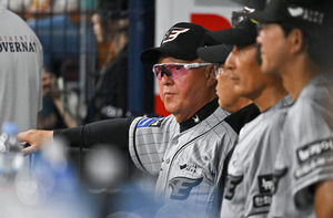 감독·코치 다 바꿨는데 패패패패패패패→꼴찌 추락 위기, ML 22승 외인 어깨 무겁다 - OSEN