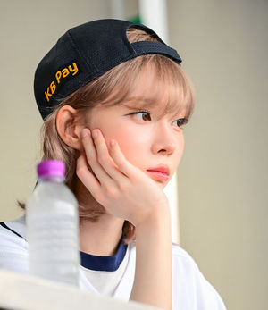 [사진]에스파 윈터, '야구에 집중' - OSEN