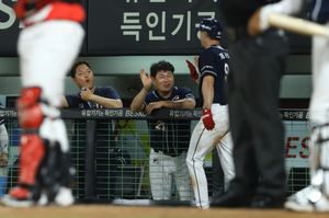 KBO 새 역사 30득점 파티, 양의지는 박수만 쳤다...제 2의 포수가 5안타 쳤다 - OSEN