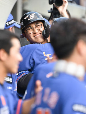 [사진]선취 스리런 채은성,'노시환과 뜨거운 포옹' - OSEN