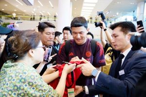 '주장도 경험' 김민재, 124년만 첫 방한 뮌헨에 K푸드 선물... 손흥민도 돼지고기 전도 - OSEN