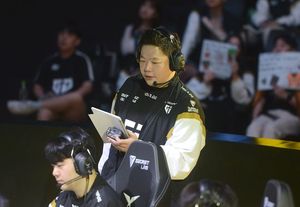 [Oh!쎈 롤챔스] 김정수 감독의 T1전 승리 키워드, '후반 밸류+빠른 밴픽 수정' - OSEN