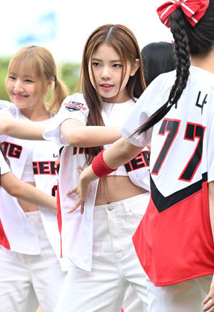 [사진]유니스 오윤아,'카리스마 눈빛' - OSEN