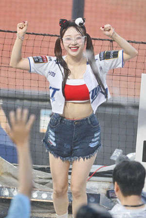 [사진]시그니처 지원,'젖어도 괜찮아요' - OSEN