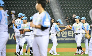 [사진]9-3 승리 기뻐하는 LG - OSEN