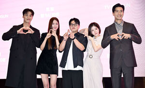 [사진]손으로 만든 "DNA 러버' - OSEN