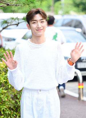 [사진]멜로망스 정동환,'스윗한 인사' - OSEN