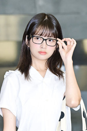 [사진]아이브 레이,'귀엽게 안경 고쳐 쓰며' - OSEN