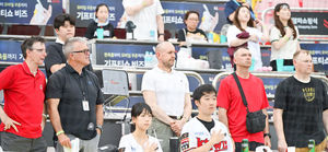 [사진]MLB 스카우터,'김혜성 보러 KBO 경기 관전' - OSEN