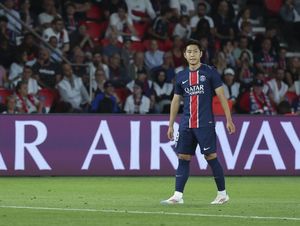 '리그 2경기 연속골' 이강인, "PSG는 그에게 너무 큰 구단" 주장에 실력으로 증명 - OSEN