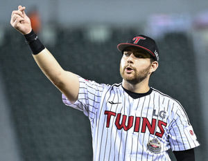 LG 최초 ‘30홈런+100타점’ 복덩이, 일본 진출 가능할까…염갈량의 대답은 ‘150km’ - OSEN