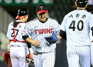 '아, 이럴수가' 마무리가 충격의 0아웃 3실점...'1이닝 KKK' 외인 불펜 카드, 왜 2이닝은 무리였을까 - OSEN