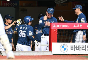 [사진]권희동,'100호 홈런에 환호하는 NC' - OSEN
