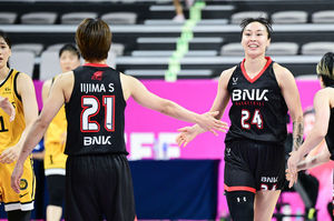 '김소니아 17점' BNK썸, 박신자컵서 KB스타즈에 역전 승리 성공 - OSEN