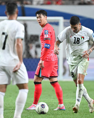 [사진]손흥민,'팔레스타인 수비가 거칠어' - OSEN