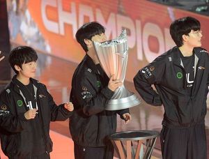 [LCK] ‘슈퍼솔저’ 모드 발동…’제카’ 김건우, ‘쵸비’ 또 울리고 MVP 선정 - OSEN