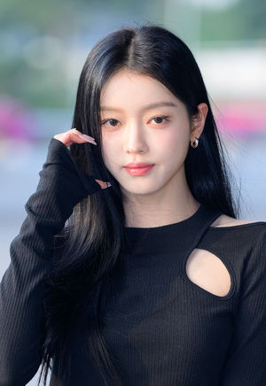 [사진]오마이걸 유아,'심쿵 하트' - OSEN