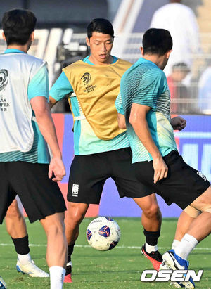 SON의 어시 받은 황희찬, 오만전 전반 10분 선제골 [한국-오만] - OSEN