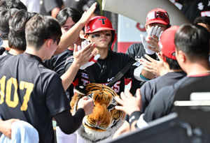 ’40-40 불씨 되살렸다’ 김도영, 시즌 36호 홈런 폭발! 비거리 130m 초대형 홈런 [오!쎈 수원] - OSEN