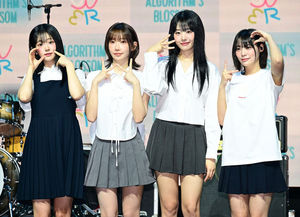 [사진]QWER,'깜찍하게 돌아왔어' - OSEN