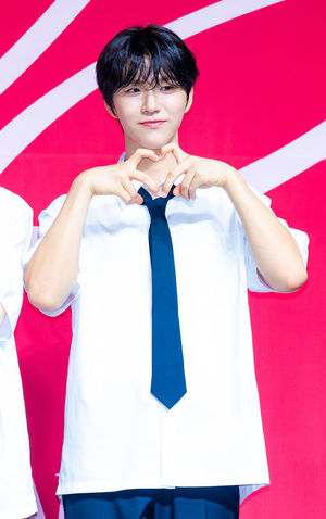 [사진]NCT 위시 재희,'사랑을 드려요' - OSEN