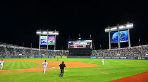 [사진]LG 트윈스,'KBO리그 최초 시즌 139만 홈 관중 돌파' - OSEN