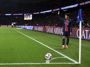 '폴스 나인'으로 출격한 이강인, '패스 성공률 91%+기회 창출 7회' 활약에 PSG 팬들, "완벽했다!" 극찬 - OSEN
