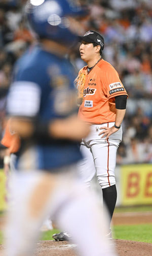 [사진]박상원.,'최정원 몸에 맞는 공, ABS 통과했는데' - OSEN