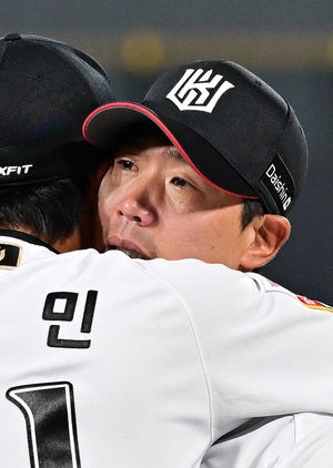 LG 1차지명→KT 이적→거포 변신→KS MVP…40세 최고참 마법사, 왜 최종전서 눈물 펑펑 쏟았을까 - OSEN