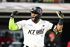 김광현이 무너졌다! 로하스 8회 마법 같은 역전 스리런…KT, SSG 잡고 5위 결정전 승리 ‘5년 연속 PS행’ [수원 리뷰] - OSEN