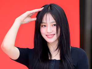 뉴진스 민지, 알고 보니 두린이…WC 1차전 두산 승리 기원 시구 나선다 - OSEN