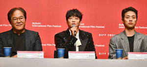 [사진] BIFF 개막작 '전,란' 기자회견하는 강동원 - OSEN