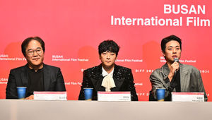 [사진] BIFF 개막작 '전,란' 기자회견하는 강동원-박정민 - OSEN