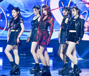 [사진]피프티피프티,'SBS 보이콧하고 쇼챔 출연해요' - OSEN