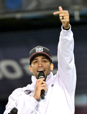 [사진]KT 쿠에바스, 'WC 1차전 데일리 MVP에 하트 세리머니' - OSEN