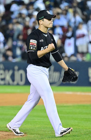 [사진]WC 1차전 승리 지켜낸 KT 마무리 박영현 - OSEN