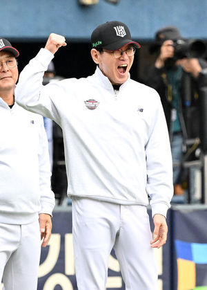 [사진]이강철 감독,'최초 WC 업셋 이끌었다' - OSEN