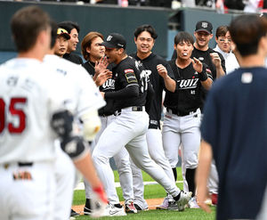 [사진]준PO 진출 쿠에바스,'신난다' - OSEN