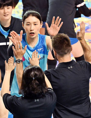 이럴 수가! 김연경의 흥국생명, IBK 기업은행에 1-3 패…4강 진출 실패 [KOVO컵] - OSEN