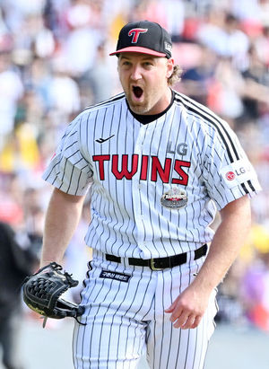 ‘1회는 완벽했는데…’ 엔스, 첫 PS 선발 5⅓이닝 6K 3실점 패전 위기 [준PO1] - OSEN