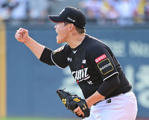 [사진]박영현,'준PO 1차전 승리 포효' - OSEN