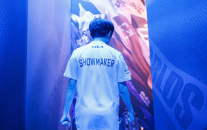 [롤드컵] '밴픽 삐꺽' DK, '스카웃 맹활약' 中 LNG에 0-2 완패(종합) - OSEN